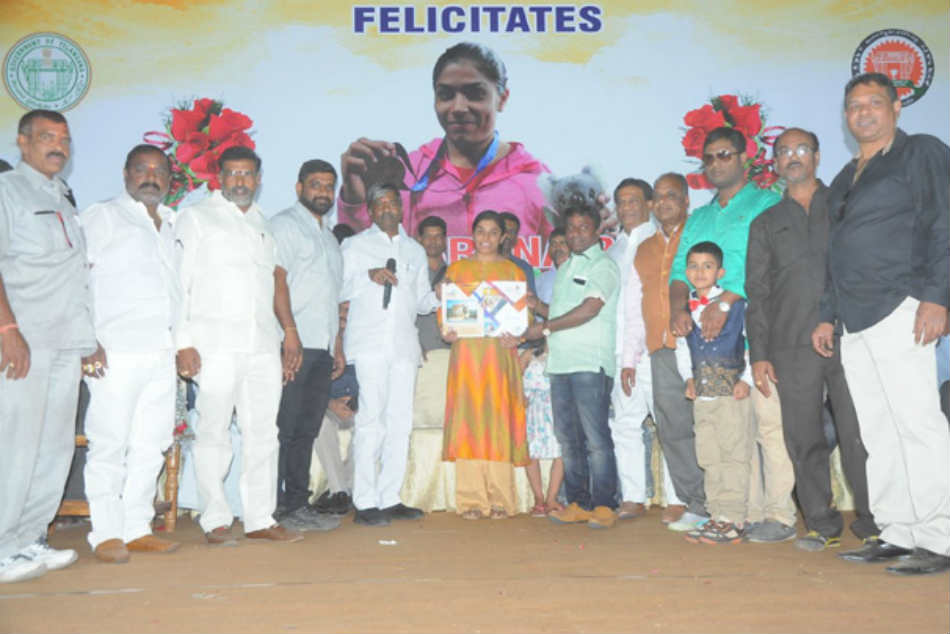 చరిత్ర సృష్టించిన అరుణకు రూ.50 లక్షల విల్లా.. 20 లక్షల నజరానా ...