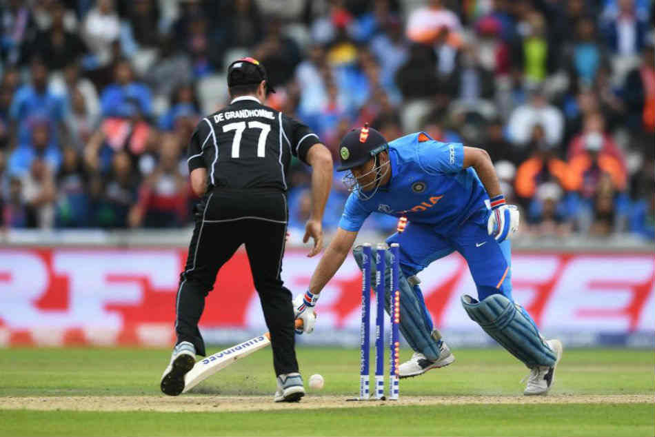 MS Dhoni Run-out in first international match and run-out in the last ...